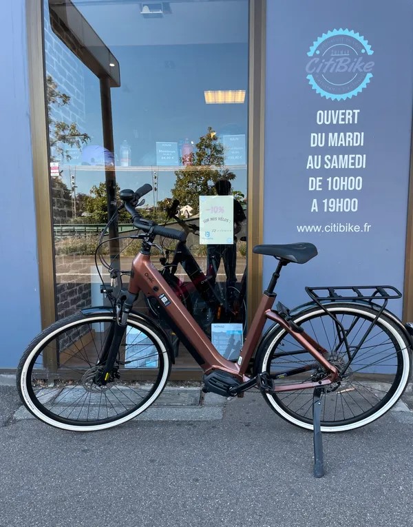 O2feel iSwan City Boost 6.1 2023 vélo de ville électrique destock