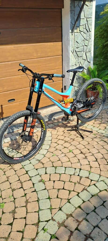 Specialized Demo carbon 2018 used downhill DH mountain bike
